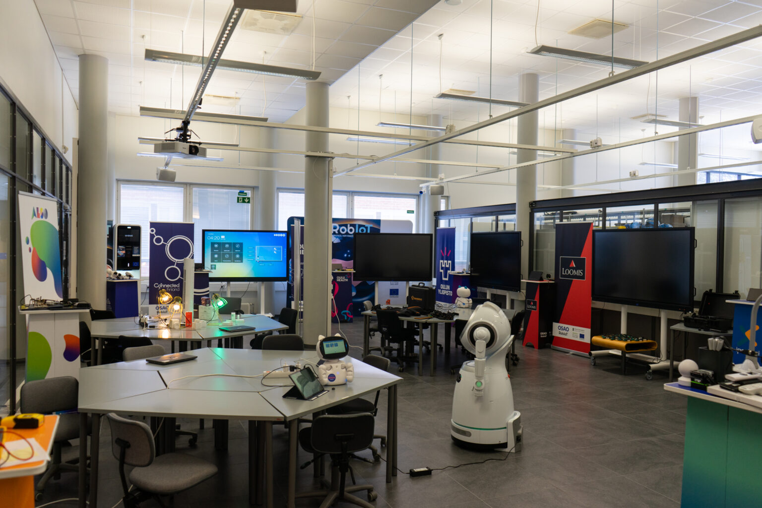 Robotit & IoT-teknologiat